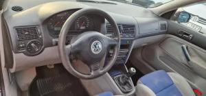 Black Volkswagen Golf 2000 in Valmiera, with an engine capacity of 1.60 L and mileage of 271 thousand km for 1100 €, photo 9 on AUTOMOTO.COM.LV
