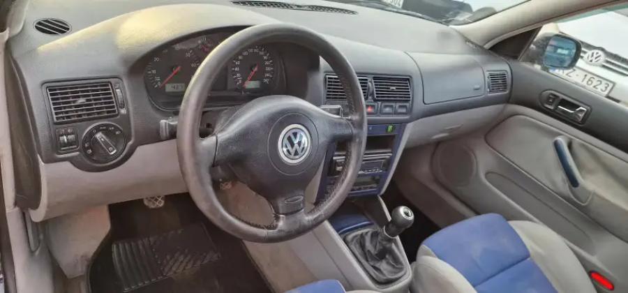 Black Volkswagen Golf 2000 in Valmiera, with an engine capacity of 1.60 L and mileage of 271 thousand km for 1100 €, photo 9 on AUTOMOTO.COM.LV