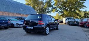Melns Volkswagen Golf 2000 Valmiera, ar dzinēja tilpumu 2.00 L un nobraukumu 351 tūkst. km par 1350 €, foto 4 vietnē AUTOMOTO.COM.LV