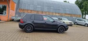 Black Volkswagen Golf 2000 in Valmiera, with an engine capacity of 2.00 L and mileage of 388 thousand km for 1100 €, photo 3 on AUTOMOTO.COM.LV
