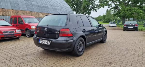 Melns Volkswagen Golf 2000 Valmiera, ar dzinēja tilpumu 2.00 L un nobraukumu 388 tūkst. km par 1100 €, foto 3 vietnē AUTOMOTO.COM.LV