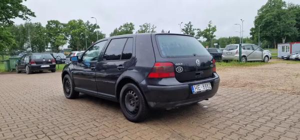 Melns Volkswagen Golf 2000 Valmiera, ar dzinēja tilpumu 2.00 L un nobraukumu 388 tūkst. km par 1100 €, foto 4 vietnē AUTOMOTO.COM.LV