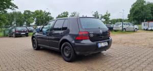 Black Volkswagen Golf 2000 in Valmiera, with an engine capacity of 2.00 L and mileage of 388 thousand km for 1100 €, photo 5 on AUTOMOTO.COM.LV