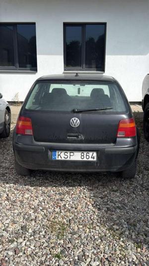 Black Volkswagen Golf 2000 in Kaunas, with an engine capacity of 1.90 L and mileage of 400 thousand km for 650 €, photo 4 on AUTOMOTO.COM.LV