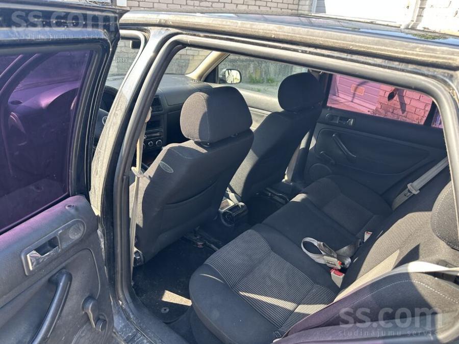 Melns Volkswagen Golf 2000 Rīga, ar dzinēja tilpumu 1.90 L un nobraukumu 392 tūkst. km par 1000 €, foto 8 vietnē AUTOMOTO.COM.LV