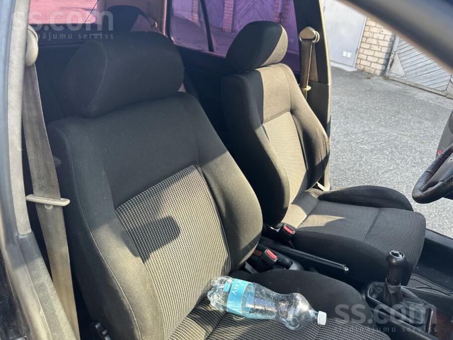Melns Volkswagen Golf 2000 Rīga, ar dzinēja tilpumu 1.90 L un nobraukumu 392 tūkst. km par 1000 €, foto 9 vietnē AUTOMOTO.COM.LV