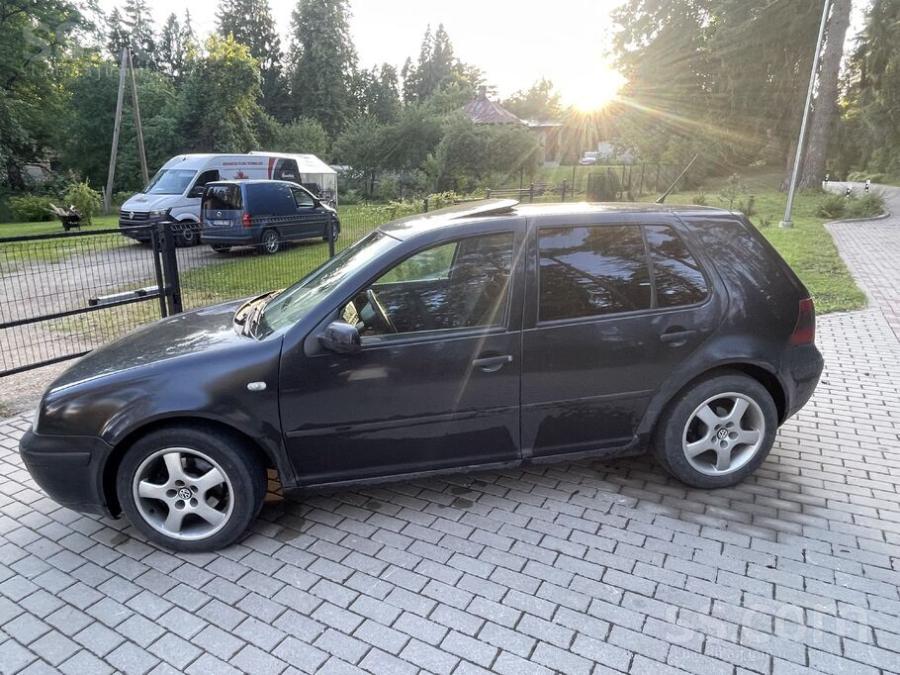 Black Volkswagen Golf 2000 in Ogre, with an engine capacity of 1.90 L and mileage of 359 thousand km for 1400 €, photo 3 on AUTOMOTO.COM.LV