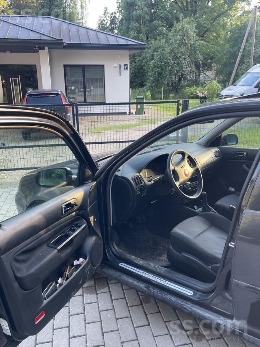 Black Volkswagen Golf 2000 in Ogre, with an engine capacity of 1.90 L and mileage of 359 thousand km for 1400 €, photo 4 on AUTOMOTO.COM.LV
