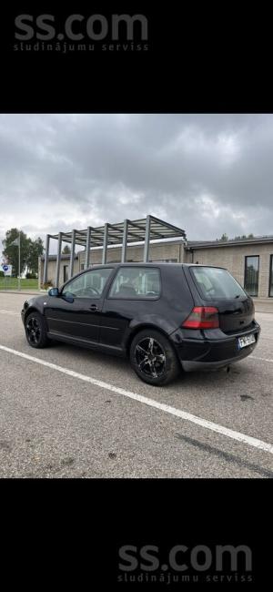 Melns Volkswagen Golf 2000 Talsi, ar dzinēja tilpumu 1.80 L un nobraukumu 220 tūkst. km par 2500 €, foto 3 vietnē AUTOMOTO.COM.LV