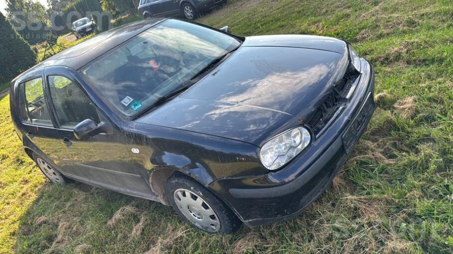 Черный Фольксваген Гольф 2000 в Рига, объемом двигателя 1.60 л и пробегом 200 тыс. км за 280 €, фото 3 на AUTOMOTO.COM.LV