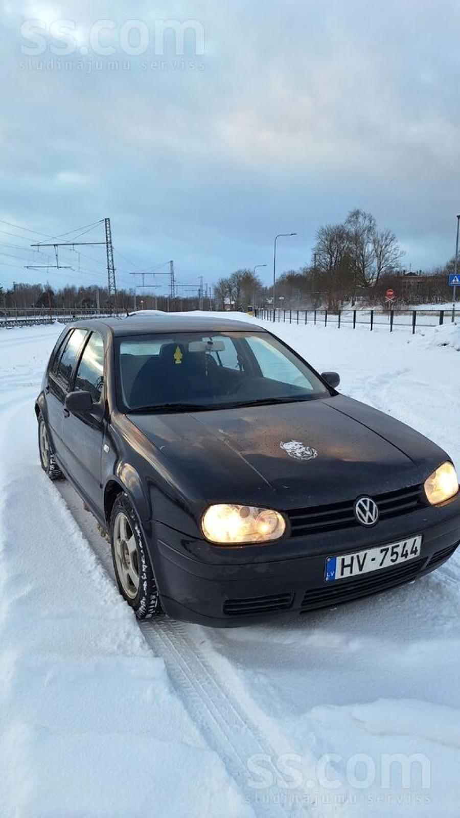 Black Volkswagen Golf 2001 in Tukums, with an engine capacity of 1.90 L and mileage of 462 thousand km for 1099 €, photo 1 on AUTOMOTO.COM.LV