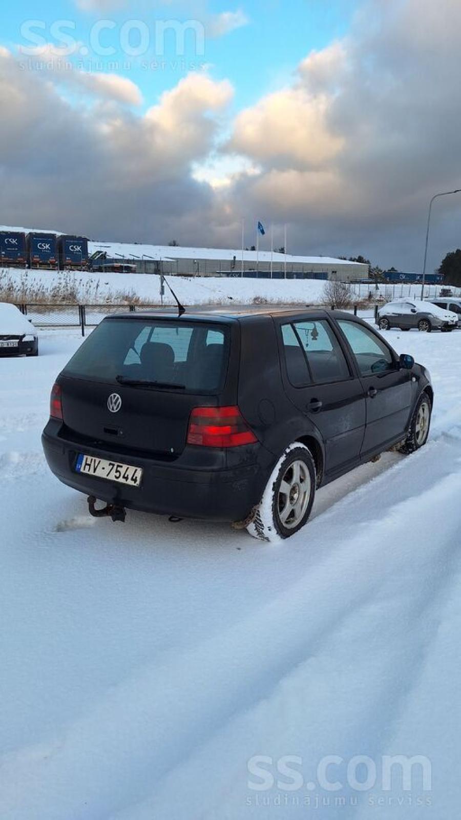 Black Volkswagen Golf 2001 in Tukums, with an engine capacity of 1.90 L and mileage of 462 thousand km for 1099 €, photo 4 on AUTOMOTO.COM.LV