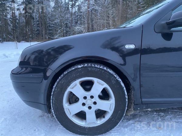 Melns Volkswagen Golf 2001 Rīga, ar dzinēja tilpumu 1.60 L un nobraukumu 345 tūkst. km par 1800 €, foto 5 vietnē AUTOMOTO.COM.LV
