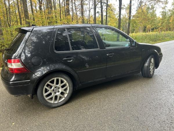 Black Volkswagen Golf 2001 in Joniskis, with an engine capacity of 1.80 L and mileage of 256 thousand km for 2400 €, photo 4 on AUTOMOTO.COM.LV