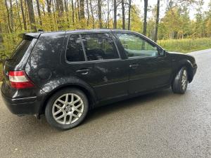 Black Volkswagen Golf 2001 in Joniskis, with an engine capacity of 1.80 L and mileage of 256 thousand km for 2400 €, photo 4 on AUTOMOTO.COM.LV
