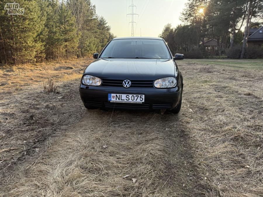 Melns Volkswagen Golf 2001 Viļņa, ar dzinēja tilpumu 1.40 L un nobraukumu 241 tūkst. km par 1200 €, foto 2 vietnē AUTOMOTO.COM.LV