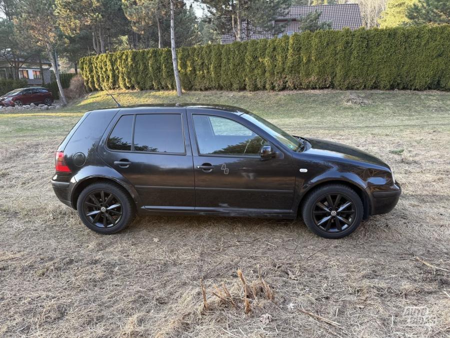 Melns Volkswagen Golf 2001 Viļņa, ar dzinēja tilpumu 1.40 L un nobraukumu 241 tūkst. km par 1200 €, foto 4 vietnē AUTOMOTO.COM.LV