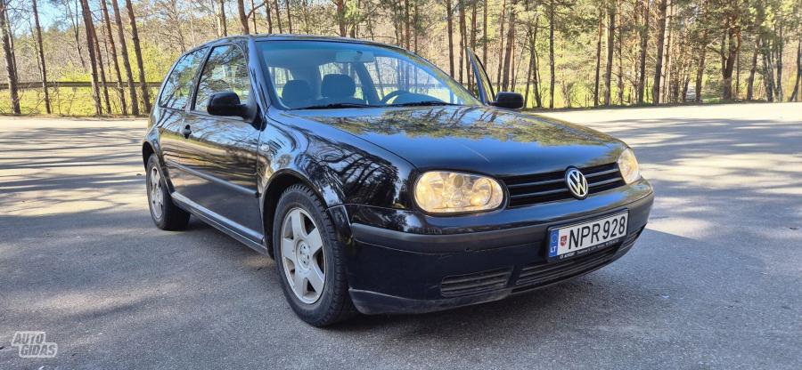 Black Volkswagen Golf 2001 in Ignalina, with an engine capacity of 1.40 L and mileage of 260 thousand km for 950 €, photo 1 on AUTOMOTO.COM.LV