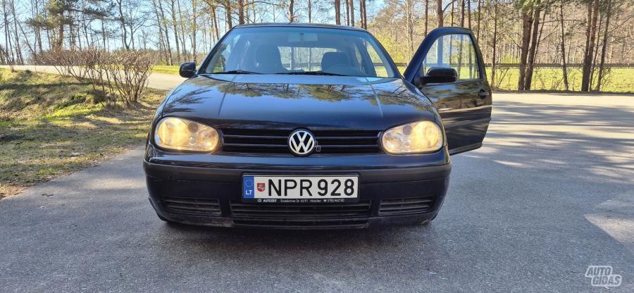 Black Volkswagen Golf 2001 in Ignalina, with an engine capacity of 1.40 L and mileage of 260 thousand km for 950 €, photo 3 on AUTOMOTO.COM.LV