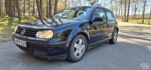 Black Volkswagen Golf 2001 in Ignalina, with an engine capacity of 1.40 L and mileage of 260 thousand km for 950 €, photo 4 on AUTOMOTO.COM.LV