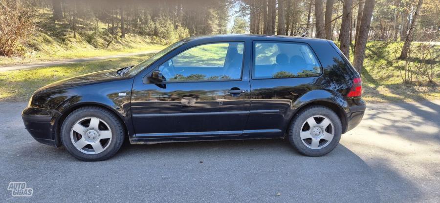 Black Volkswagen Golf 2001 in Ignalina, with an engine capacity of 1.40 L and mileage of 260 thousand km for 950 €, photo 6 on AUTOMOTO.COM.LV