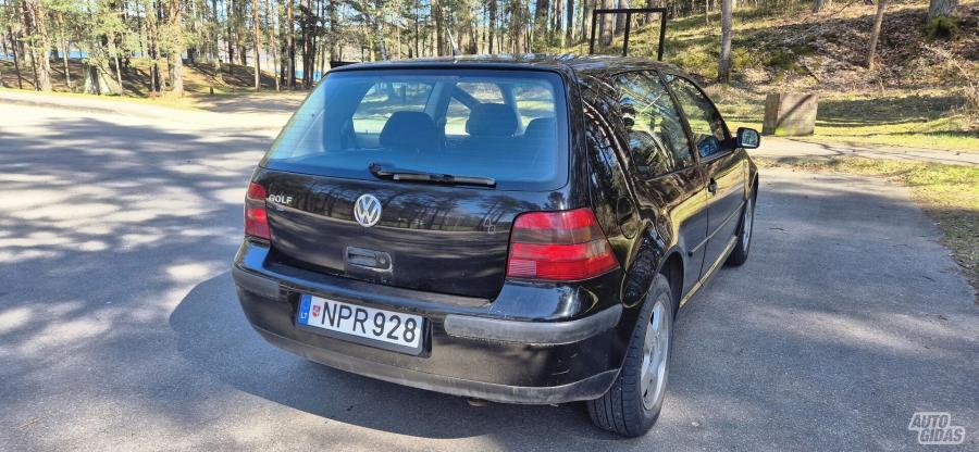 Black Volkswagen Golf 2001 in Ignalina, with an engine capacity of 1.40 L and mileage of 260 thousand km for 950 €, photo 9 on AUTOMOTO.COM.LV