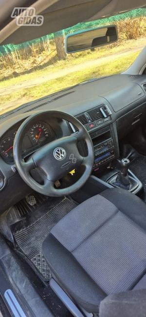 Black Volkswagen Golf 2001 in Ignalina, with an engine capacity of 1.40 L and mileage of 260 thousand km for 950 €, photo 17 on AUTOMOTO.COM.LV