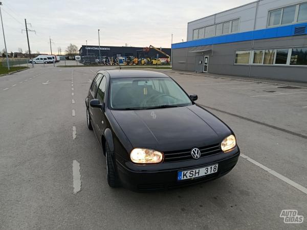 Melns Volkswagen Golf 2001 Mažeikiai, ar dzinēja tilpumu 1.60 L un nobraukumu 304 tūkst. km par 1550 €, foto 1 vietnē AUTOMOTO.COM.LV