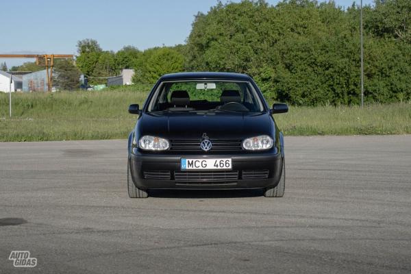 Melns Volkswagen Golf 2001 Kauņa, ar dzinēja tilpumu 1.60 L un nobraukumu 225 tūkst. km par 1400 €, foto 2 vietnē AUTOMOTO.COM.LV