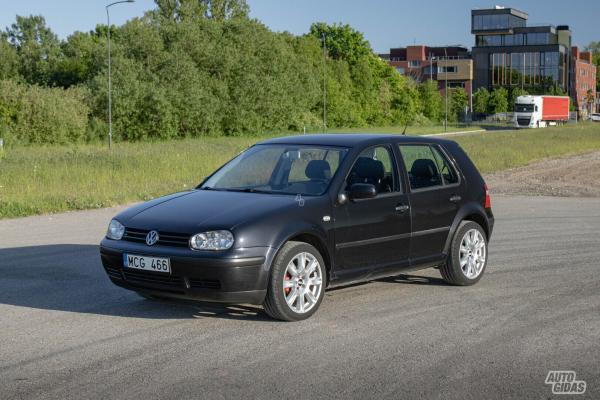 Melns Volkswagen Golf 2001 Kauņa, ar dzinēja tilpumu 1.60 L un nobraukumu 225 tūkst. km par 1400 €, foto 3 vietnē AUTOMOTO.COM.LV
