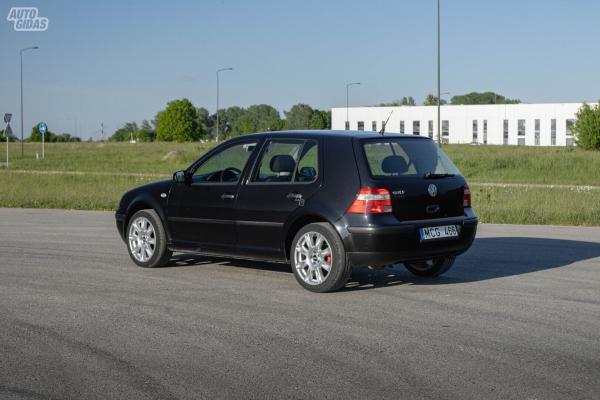 Melns Volkswagen Golf 2001 Kauņa, ar dzinēja tilpumu 1.60 L un nobraukumu 225 tūkst. km par 1400 €, foto 4 vietnē AUTOMOTO.COM.LV