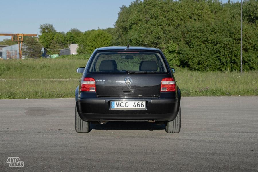 Melns Volkswagen Golf 2001 Kauņa, ar dzinēja tilpumu 1.60 L un nobraukumu 225 tūkst. km par 1400 €, foto 6 vietnē AUTOMOTO.COM.LV