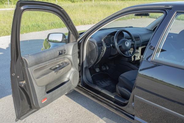 Melns Volkswagen Golf 2001 Kauņa, ar dzinēja tilpumu 1.60 L un nobraukumu 225 tūkst. km par 1400 €, foto 9 vietnē AUTOMOTO.COM.LV
