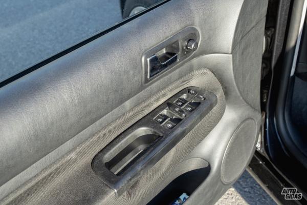 Melns Volkswagen Golf 2001 Kauņa, ar dzinēja tilpumu 1.60 L un nobraukumu 225 tūkst. km par 1400 €, foto 10 vietnē AUTOMOTO.COM.LV