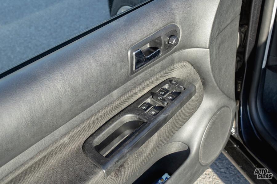 Melns Volkswagen Golf 2001 Kauņa, ar dzinēja tilpumu 1.60 L un nobraukumu 225 tūkst. km par 1400 €, foto 11 vietnē AUTOMOTO.COM.LV