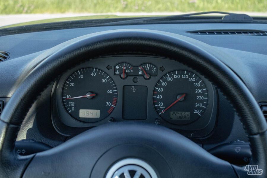 Melns Volkswagen Golf 2001 Kauņa, ar dzinēja tilpumu 1.60 L un nobraukumu 225 tūkst. km par 1400 €, foto 15 vietnē AUTOMOTO.COM.LV