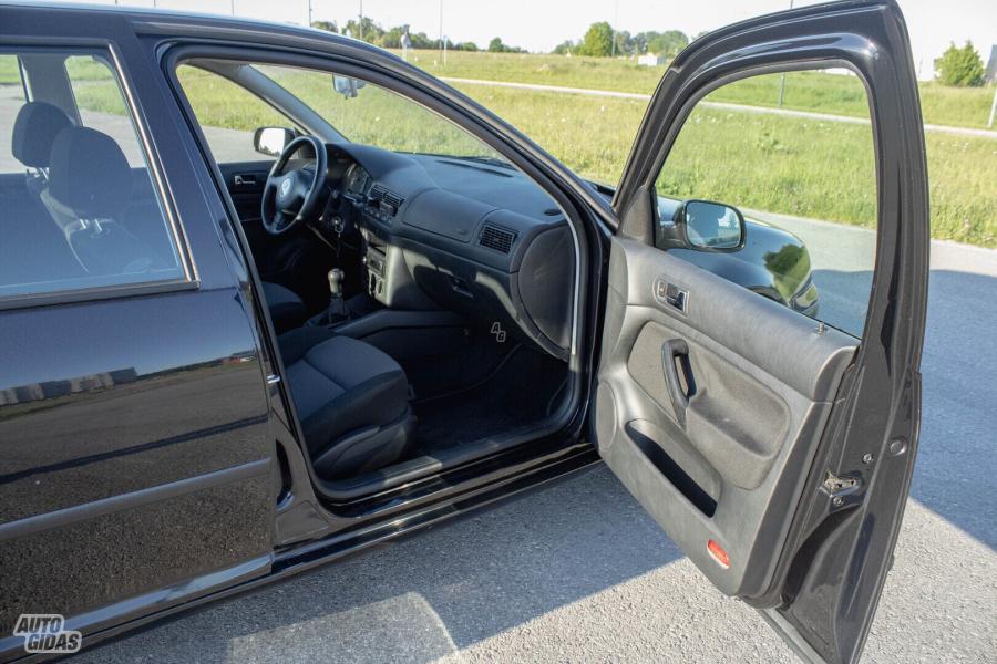 Melns Volkswagen Golf 2001 Kauņa, ar dzinēja tilpumu 1.60 L un nobraukumu 225 tūkst. km par 1400 €, foto 17 vietnē AUTOMOTO.COM.LV