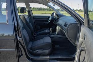 Melns Volkswagen Golf 2001 Kauņa, ar dzinēja tilpumu 1.60 L un nobraukumu 225 tūkst. km par 1400 €, foto 18 vietnē AUTOMOTO.COM.LV