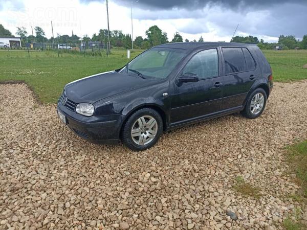 Black Volkswagen Golf 2001 in Aizkraukle, with an engine capacity of 1.90 L and mileage of 425 thousand km for 1555 €, photo 4 on AUTOMOTO.COM.LV