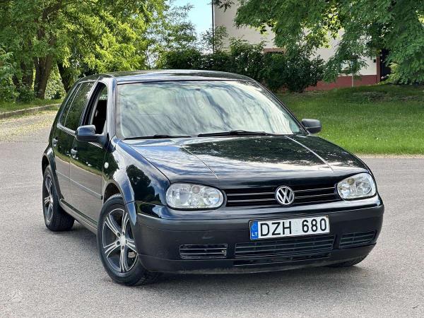 Melns Volkswagen Golf 2001 Viļņa, ar dzinēja tilpumu 1.39 L un nobraukumu 270 tūkst. km par 700 €, foto 1 vietnē AUTOMOTO.COM.LV
