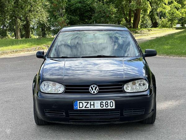 Melns Volkswagen Golf 2001 Viļņa, ar dzinēja tilpumu 1.39 L un nobraukumu 270 tūkst. km par 700 €, foto 2 vietnē AUTOMOTO.COM.LV