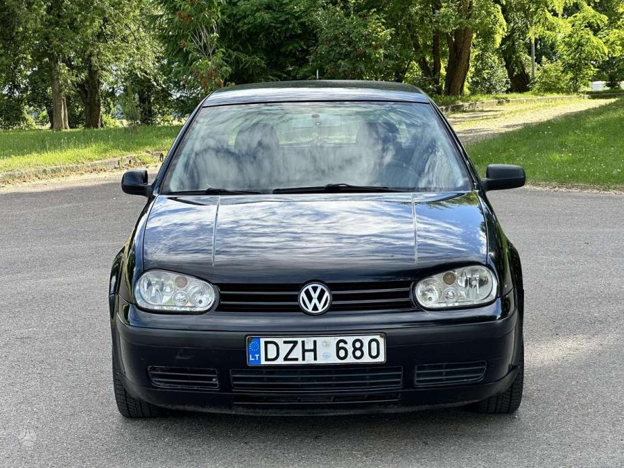 Melns Volkswagen Golf 2001 Viļņa, ar dzinēja tilpumu 1.39 L un nobraukumu 270 tūkst. km par 700 €, foto 3 vietnē AUTOMOTO.COM.LV