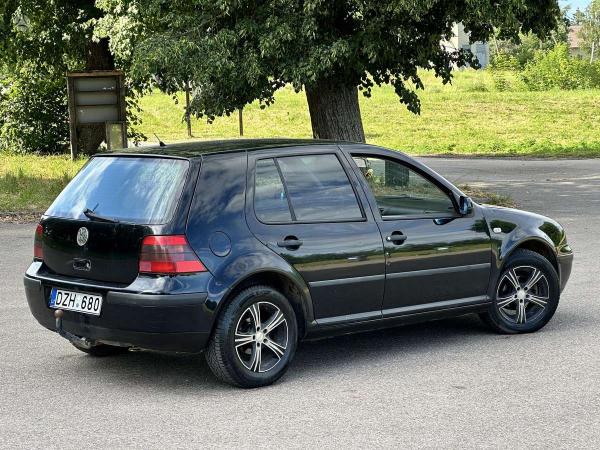 Melns Volkswagen Golf 2001 Viļņa, ar dzinēja tilpumu 1.39 L un nobraukumu 270 tūkst. km par 700 €, foto 9 vietnē AUTOMOTO.COM.LV