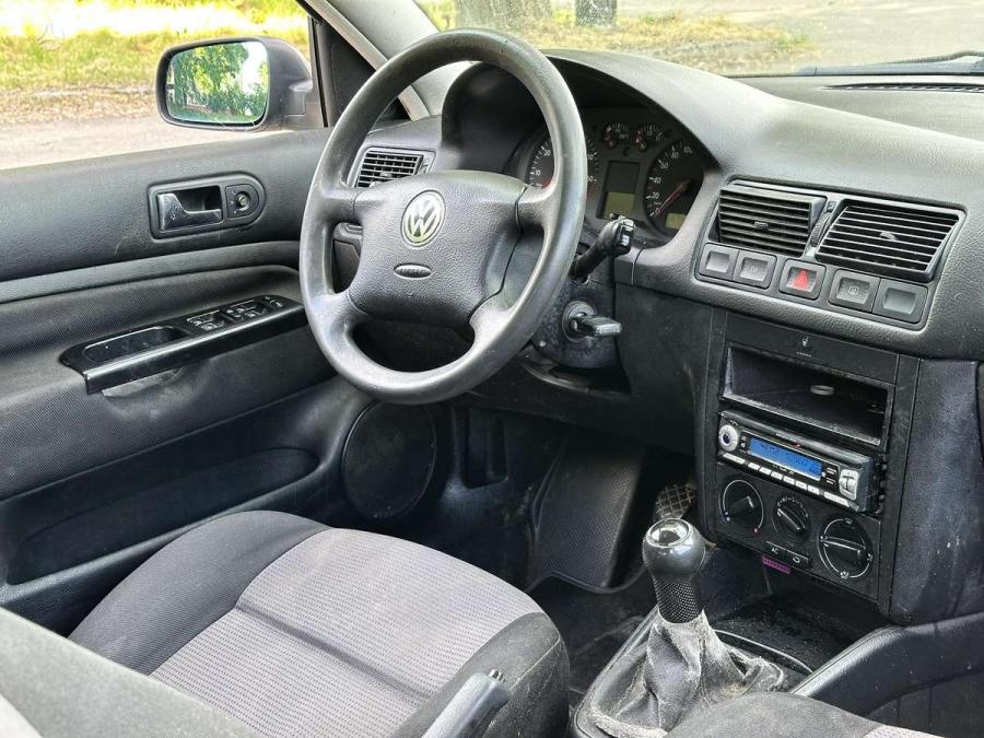 Melns Volkswagen Golf 2001 Viļņa, ar dzinēja tilpumu 1.39 L un nobraukumu 270 tūkst. km par 700 €, foto 15 vietnē AUTOMOTO.COM.LV