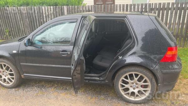 Black Volkswagen Golf 2001 in Kuldiga, with an engine capacity of 1.40 L and mileage of 217 thousand km for 1500 €, photo 2 on AUTOMOTO.COM.LV