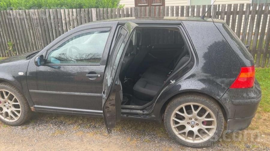 Melns Volkswagen Golf 2001 Kuldīga, ar dzinēja tilpumu 1.40 L un nobraukumu 217 tūkst. km par 1500 €, foto 3 vietnē AUTOMOTO.COM.LV