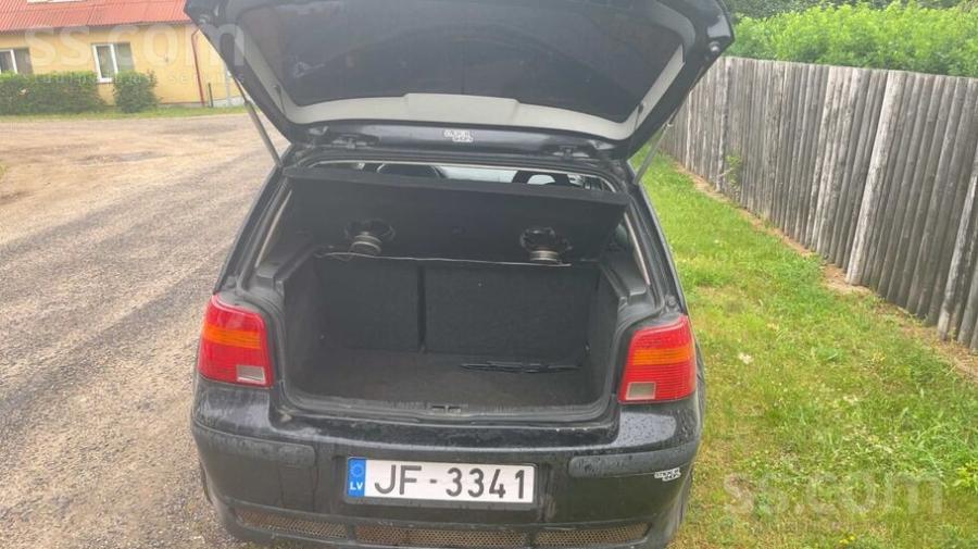 Melns Volkswagen Golf 2001 Kuldīga, ar dzinēja tilpumu 1.40 L un nobraukumu 217 tūkst. km par 1500 €, foto 4 vietnē AUTOMOTO.COM.LV