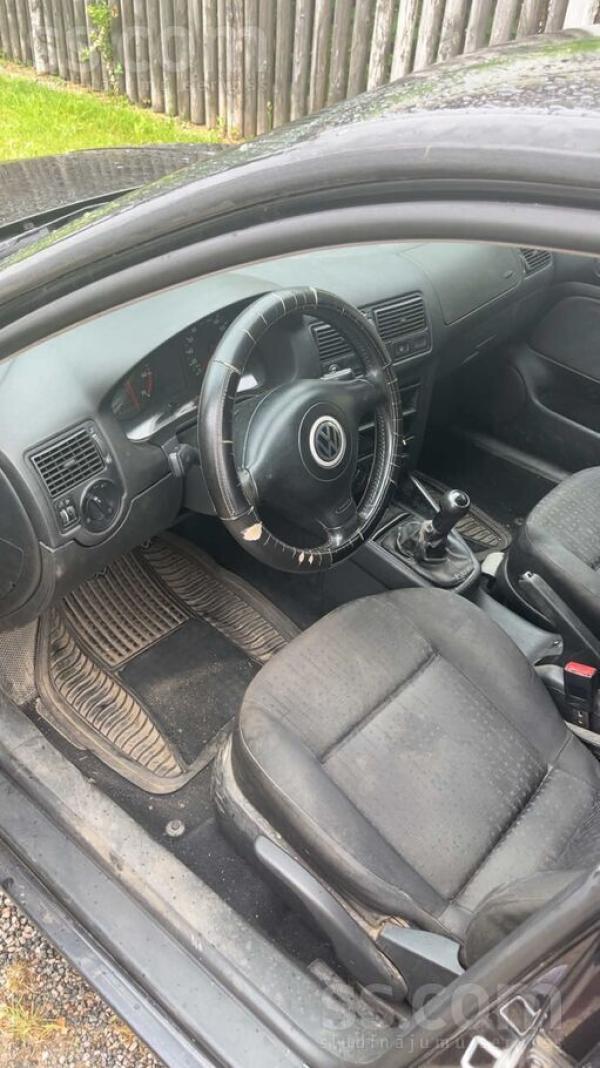 Black Volkswagen Golf 2001 in Kuldiga, with an engine capacity of 1.40 L and mileage of 217 thousand km for 1500 €, photo 6 on AUTOMOTO.COM.LV