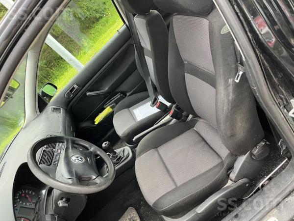 Black Volkswagen Golf 2001 in Madona, with an engine capacity of 1.40 L and mileage of 187 thousand km for 1750 €, photo 5 on AUTOMOTO.COM.LV