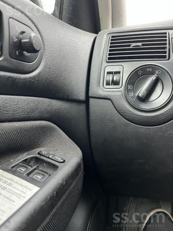 Black Volkswagen Golf 2001 in Madona, with an engine capacity of 1.40 L and mileage of 187 thousand km for 1750 €, photo 6 on AUTOMOTO.COM.LV